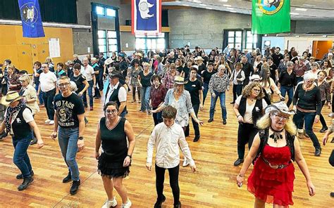 Au Relecq-Kerhuon, près de 200 danseurs au bal country des Rainbow’s Dancers | Le Télégramme