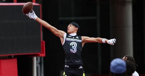 As Nebraska Qb Commit Trae Taylor Slings Stars Come Out At Battle At