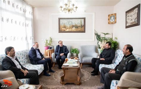 دیدار استاندار مرکزی با خانواده شهیدان محمدصادق و علیرضا بابایی‌ جاپلقی