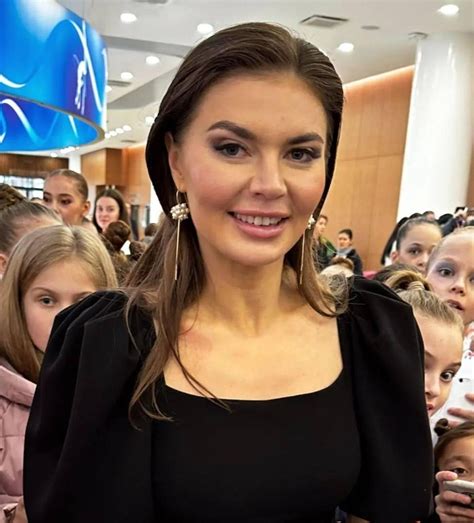 Редкий снимок Алина Кабаева вывела детей в свет 10042023