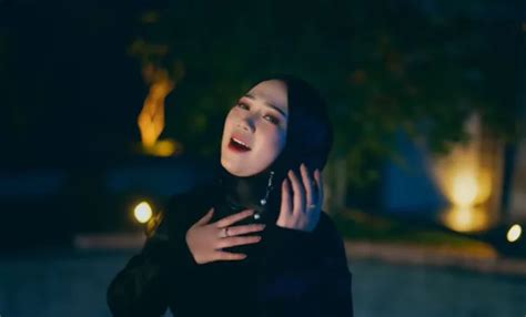 Profil dan Biodata Fauzana, Penyanyi Lagu Minang yang Cantik dan Memiliki Suara Emas - PR Seleb