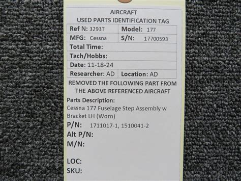 1711017 1 1510041 2 Cessna 177 Fuselage Step Assembly With Bracket Lh