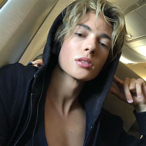 Jared💙 On Instagram “1 Or 2 My Face Doing 17 Hours In A Plane” Face