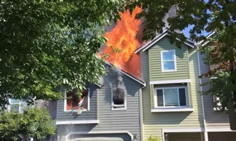 Mazās Lidmašīnas Turpina Avarēt Šoreiz Apdzīvotā Vietā 3 Cilvēki Iet Bojā Laiki