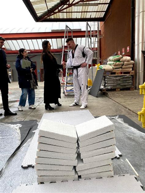 Belmin Oborio Guinessov Rekord Glavom Razbija Siporex Blokove