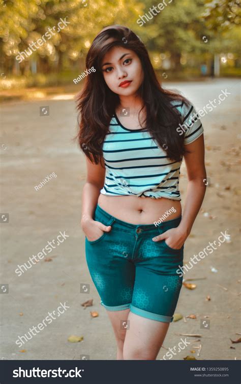 Beautiful Cute Girl Wearing Shorts Exposing库存照片1359250895 Shutterstock