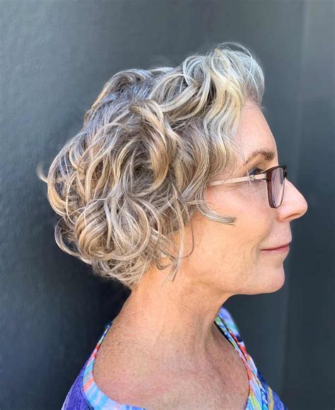 Really Short Wavy Hairstyles With Glasses