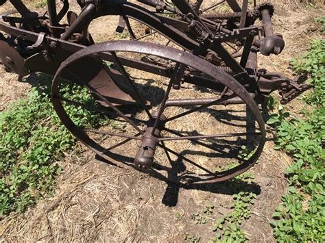 John Deere Antique 1 Row Pull Behind Planter Other Bigiron