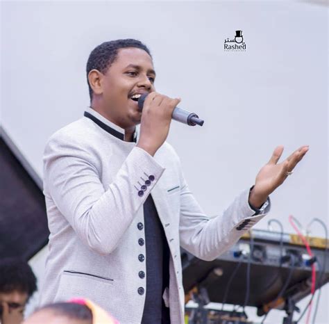 الصفحه الرسميه للمطرب محمد نور عثمان