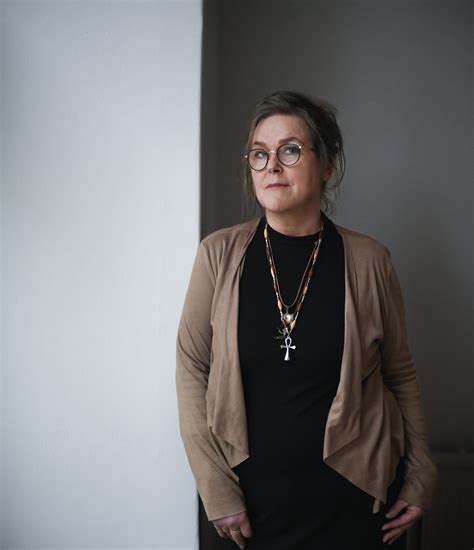 Varpu Tavi Into Kustannus