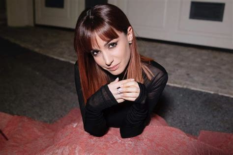 Andrea Delogu Torna A Casa E Trova Una Sorpresa A Casa Quasi Nudo