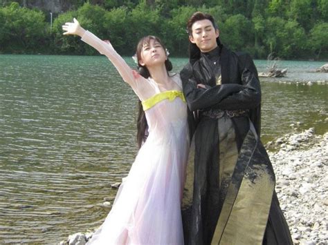 Fakta Kedekatan Esther Yu Dengan Dylan Wang