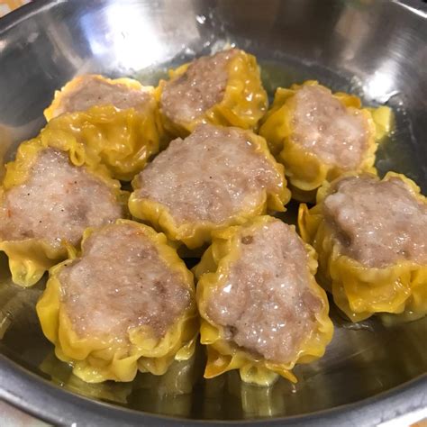 孖妹日記 實在係太好味！😋😋😋 同學仔媽咪整嘅燒賣，沒味精，沒濃味，健康！ 對不起孖妹，你哋只分得一人半粒！😝