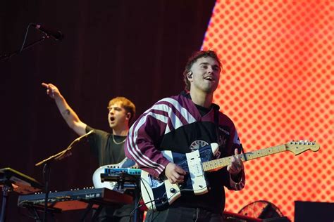 Bbc Radio 1 Big Weekends Sam Fender Says Sorry As Makes Nervous