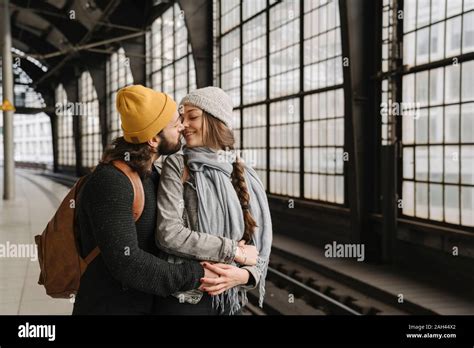 Junges Modisches Paar Stockfotos Und Bilder Kaufen Alamy