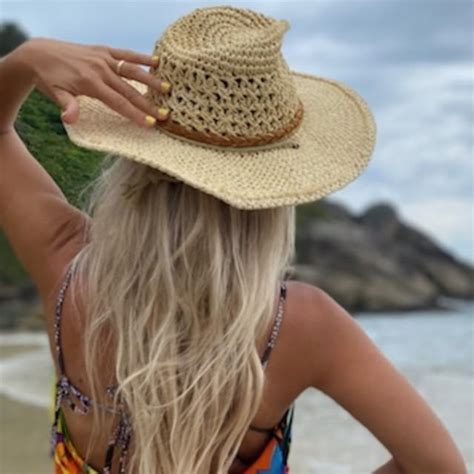 Ceci Durandó Cecidurando • Threads Say More