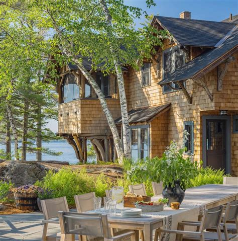 House Tour So Summer Dreaming Touring This Pretty Lake House