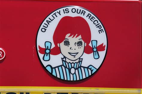 Who Is Wendy Thomas Meet Wendy Of Wendys Burger Chain