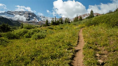 15 Breathtaking Hikes In Colorado For All Experience Levels