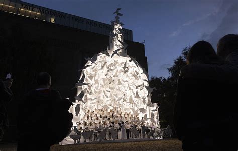 Es Devlin Completes Illuminated Sculpture Drawing Attention To Londons