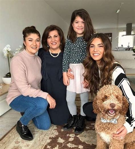 بیوگرافی نگین میرصالحی تصاویر شخصی