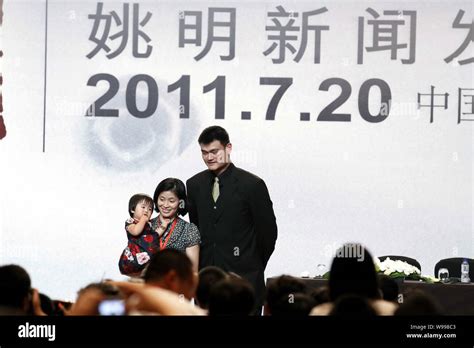From Right Nba Star Yao Ming And Yaos Wife Ye Li Yaos Daughter Yao