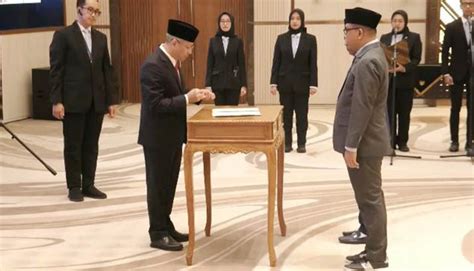 Prof Armid Resmi Dilantik Sebagai Rektor Uho Kendari Periode 2025 2029