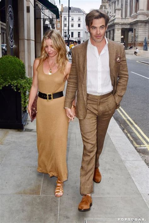 Chris Pine And Gf Annabelle Wallis Look So Cute While Holding Hands In
