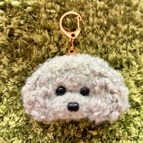 ＊うるうるトイプードル 毛糸キーホルダー シルバー ぬいぐるみマスコット 犬 オーダー 灰色 グレー カール毛 ぬいぐるみ めーめー工房 通販 20302528｜creemaクリーマ