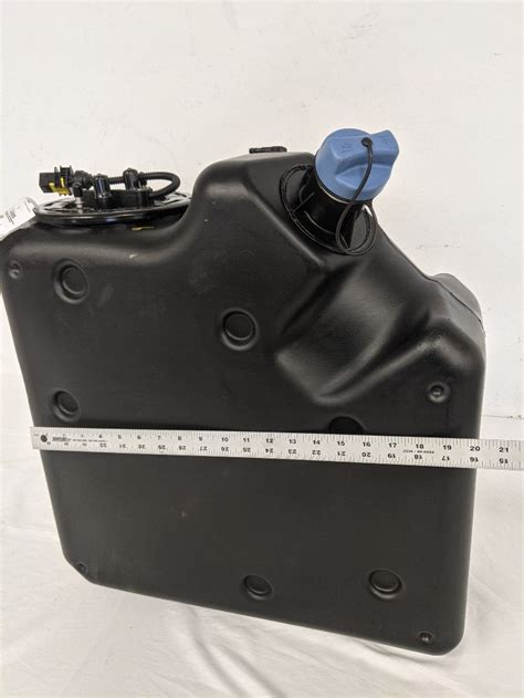 Freightliner 13 Gal Def Tank A04 35189 010 And Header 04 31353 005