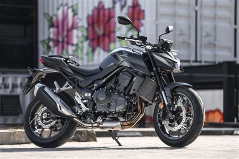 New Honda Cb 750 Hornet Fun Even Without The 4 Cylinders