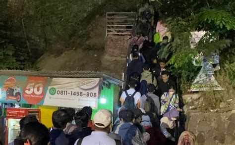 Proyek Perumnas Di Stasiun Rawa Buntu Sulitkan Pengguna Krl Harus Naik Turun Tangga Curam