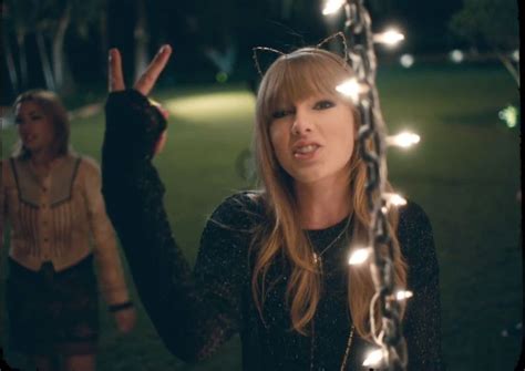 Taylor Swifts 22 Music Video Taylor Swift Music Videos Taylor