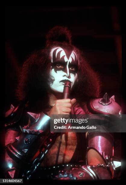 280 Gene Simmons 1976 Photos And High Res Pictures Getty Images