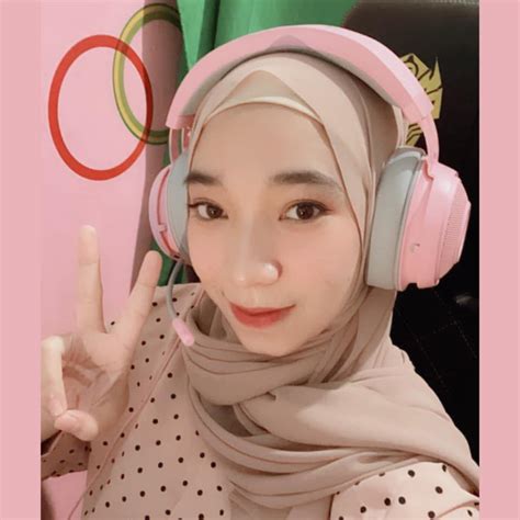 Manda Amanda Is On Facebook Gaming