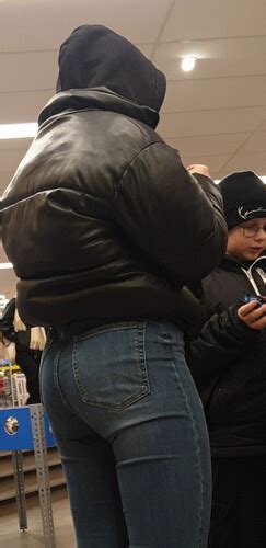 Girl With A Tight Ass Pulling Up Her Jeans Constantly Tight Jeans Forum