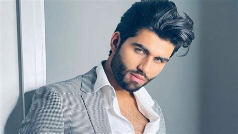 Actor Gurdeep Rai Travels Abroad For An Exclusive Photoshoot People News Zee News