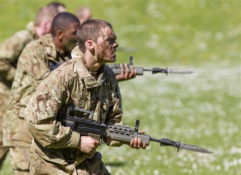 现代战场上练习刺刀还有用么？这些国家都在练！ 搜狐大视野 搜狐新闻