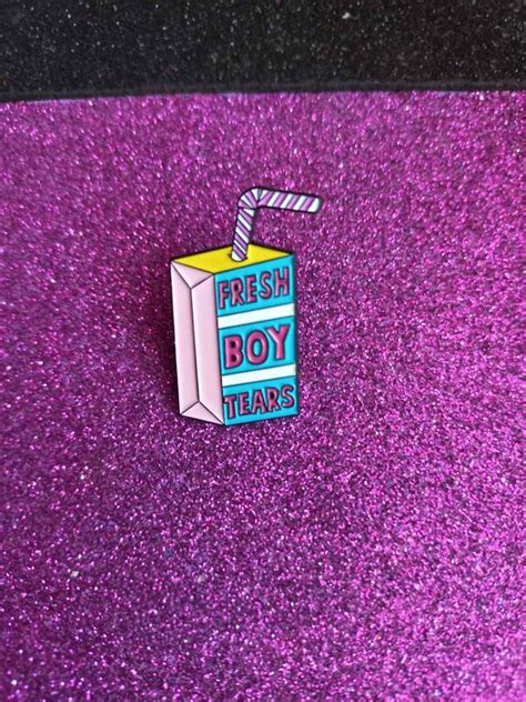 Значок — цена 35 грн в каталоге Броши Купить аксессуары по доступной