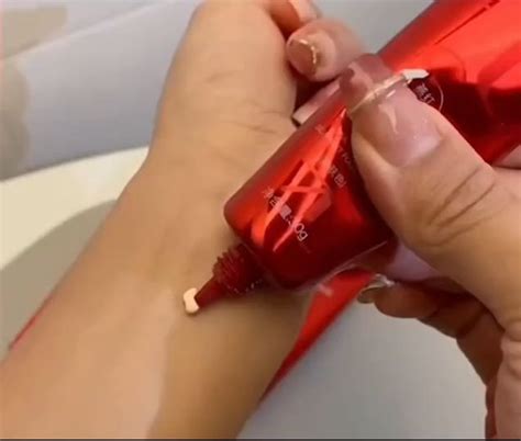 รองพื้นโสมแดง คอนซิลเลอร์ เพิ่มความสว่างให้ใบหน้า Red Ginseng Bird S