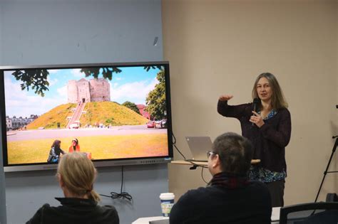 “公共管理论坛”第一百九十五期 — 主讲专家：lindsay C Stringer 公共管理学院