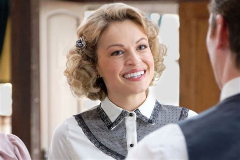 Erin Krakow On Kayla Wallaces Abrupt Exit From When Calls The Heart