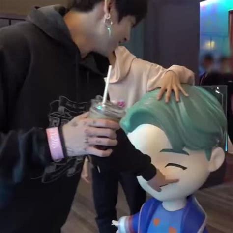 Jungkooks Eyes Lighting Up When He Hears Jimins V Tumbex