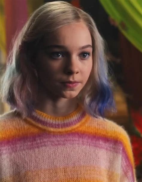 Enid Sinclair Идеи для фото Семейка аддамс Фотография женские позы