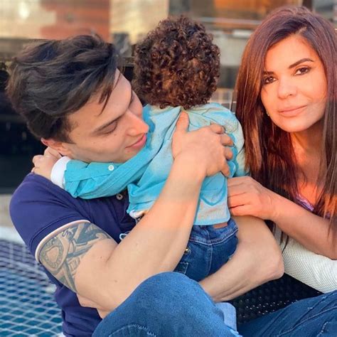 Mara Maravilha Posta Fotos Com O Noivo E O Filho Benjamim Quem
