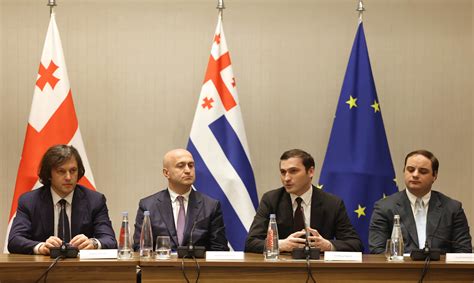 ირაკლი პრეზიდენტ მიხეილ ყაველაშვილთან ერთად აჭარის ავტონომიური რესპუბლიკის მთავრობის ახალი