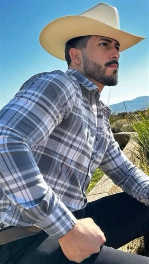 Pin De Angel Leguina En Vaquero Vaqueros Guapos Trajes Vaqueros Para Hombre Hombres Atractivos
