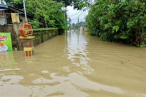 ပဲခူးမြို့၌ မိုးအဆက်မပြတ်ရွာသွန်းမှုကြောင့် ရပ်ကွက်အနိမ့်ပိုင်းနေရာများ