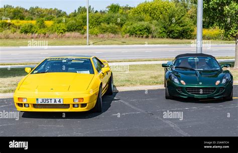 Chicago Illinois Usa September 08 2024 Lotus Esprit S4s Model 1995 Retro Sportscar Corner