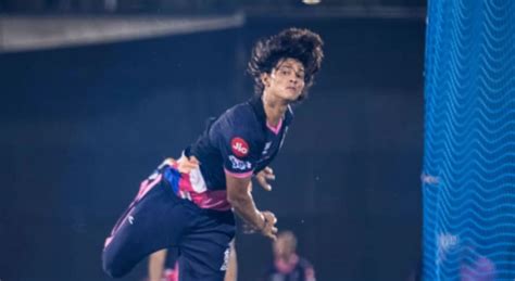 Yashasvi Jaiswal Bowling Stats In First Class Ipl And Test Cricket